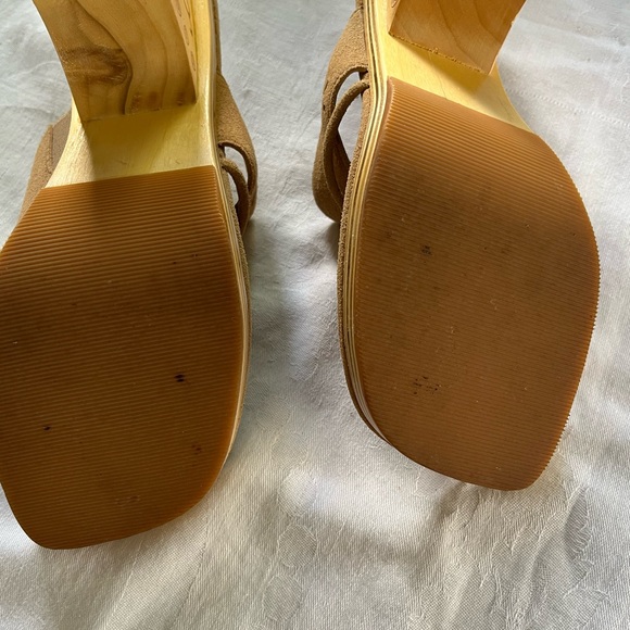 Fashion Bug | Shoes | Vintage Fashion Bug Carved Wood Heel Tan Suede ...